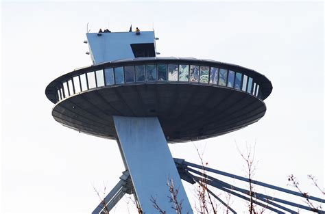 무료 이미지 다리 레스토랑 배 차량 탑 상징 돛대 푸른 Ufo Views 선박 브라 티 슬라바