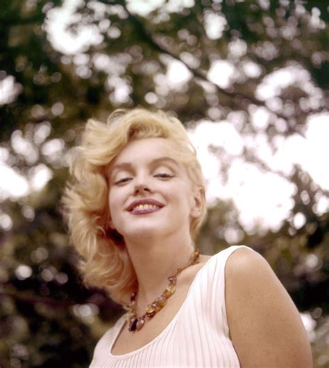 Marilyn Monroe Photographed By Sam Shaw In Amagansett New York 1957
