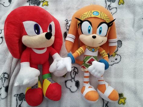 Knuckles And Tikal By Mileymouse101 On Deviantart