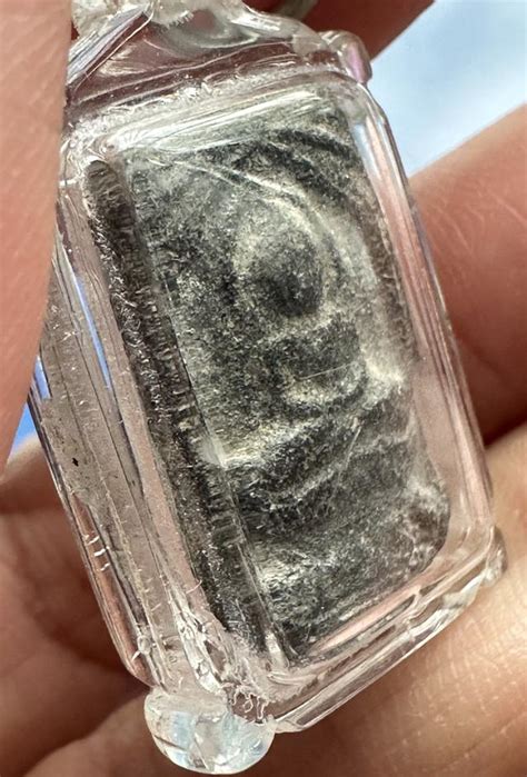 พระผงคลุกรักพร้อมเลี่ยมเดิม Ennxo