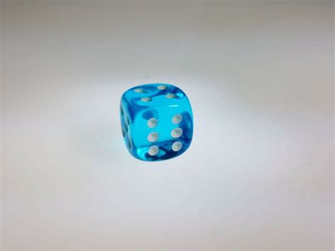 무료 이미지 놀이 유리 푸른 구슬 조명 보드 게임 투명한 보석류 입방체 모양 운 패션 액세서리 3984x2988 909134 무료 이미지