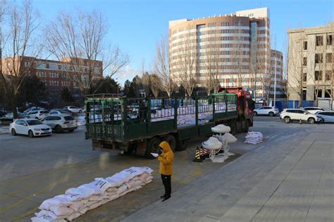双节慰问送关爱 情系职工暖人心 东北石油大学