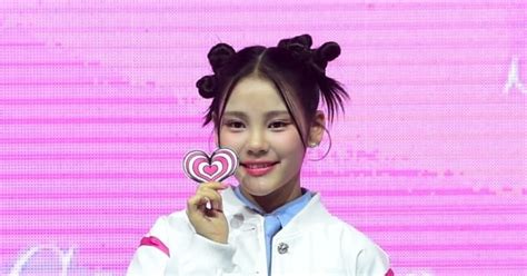 포토 첫사랑 시현 귀여운 미소로 러브티콘~