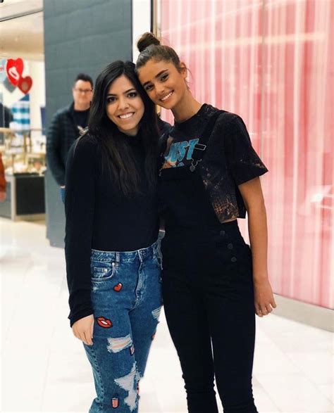 Models Next To Fans Possible Looksmaxx Inspiration Rvindicta