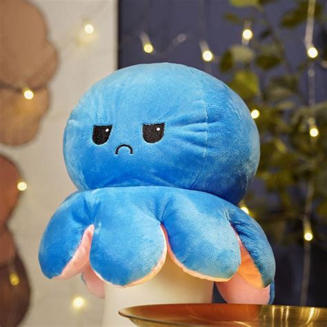 Плюшевые игрушки, гигантские подушки-осьминоги, куклы-перевертыши ...