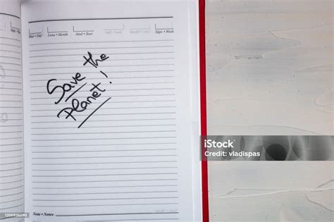 필기 텍스트 사무실 의제의 페이지에 지구를 저장합니다 공간을 복사합니다 0명에 대한 스톡 사진 및 기타 이미지 0명 개념 개념과 주제 Istock