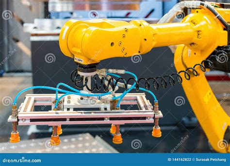 High Technology And Precision Robot Arm And Automatic Vacuum Grip For