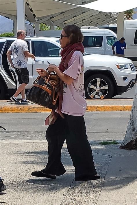 Mary Kate Olsens Vacation Style Is Fascinating Vogue