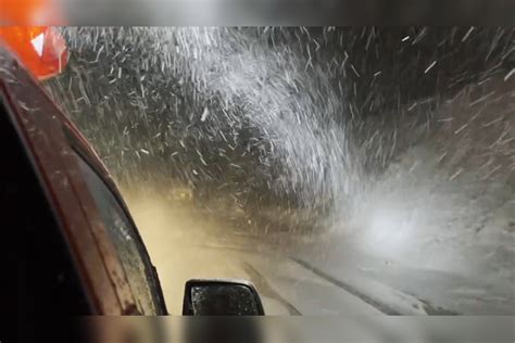 暴雪夜求救！2名游客被困山顶 四川消防在4000米海拔展开救援山顶四川游客