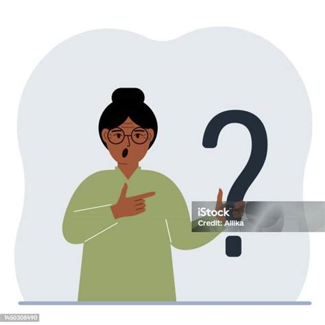 한 여성이 물음표 기호를 들고 있다 질문하고 답을 찾으십시오 Faq 또는 자주 묻는 질문 개념 온라인 지원 센터 놀라움에 대한