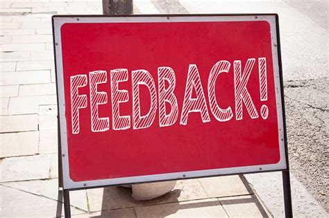 개념적 손을 쓰고 피드백을 표시 하는 텍스트 캡션 영감입니다 사업 개념에 대 한 의견 정보 긍정적인 부정적인 피드백 배경 및 복사 공간 발표도로 표지판에 개념에 대한 스톡