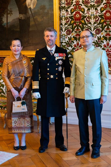 ຂ່າວການເຄື່ອນໄຫວຂອງສະຖານທູດ ແລະ ກົມ