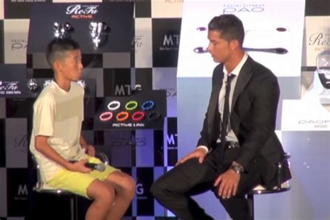 C・ロナウド「なぜ笑うんだい？」日本人少年の拙いポルトガル語に笑いが漏れた会場でナイスガイな対応！この時の少年の現在が凄い
