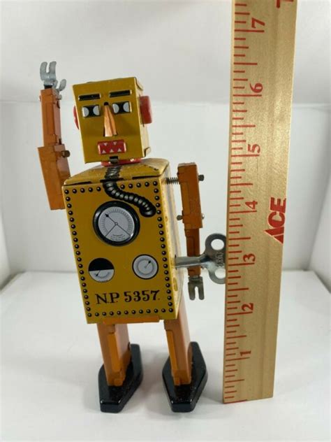 Ms397 Yellow Lilliput Robot Retro Clockwork Wind Up Tin Toy W Box