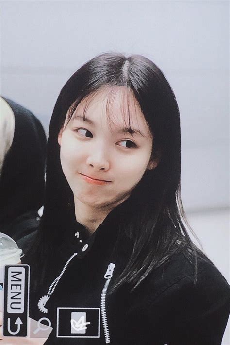 Sum Loonais12 On Twitter Rt Heartlipped 230430 멋진 모습 잔뜩 보여주고 와 잘다녀와 나연 Nayeon ナヨン