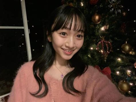 横溝菜帆さんのインスタグラム写真 横溝菜帆instagram「 🤍 Merry Xmas 🤍 今年は家のあちこちに クリスマスの雰囲気を🎁 ケーキは手作りのティラミス 見た目は悪い