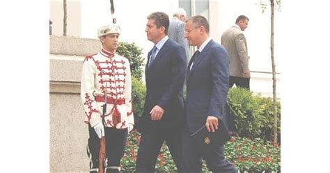 Дядото срещу Бащата за новия в БСП