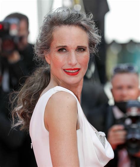 Andie Macdowell Curly Hair Gray Hair Andie Macdowell 62 Has A Natural