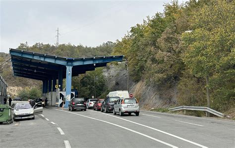 Na Jarinju Privedena Dvojica Srba Sa Severa Radio Kim
