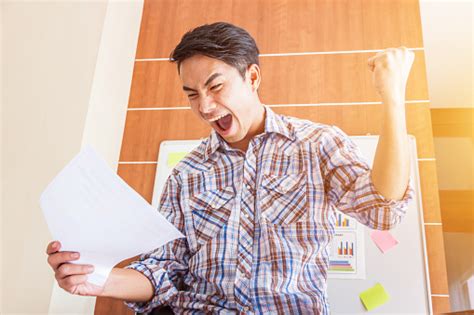 성공적인 사업가 성공적인 비즈니스 남자 축 하 매우 행복 한 사람 기업 비즈니스에 대한 스톡 사진 및 기타 이미지 기업 비즈니스 기업가 남자 Istock