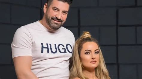 Habit Lulja E Medës Shfaqet Në Këtë Fustan Pa Të Brendshme