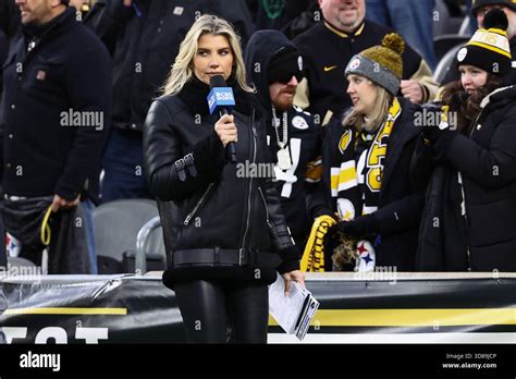 Cbs Sports Sideline Reporter Melanie Collins During An Nfl Football