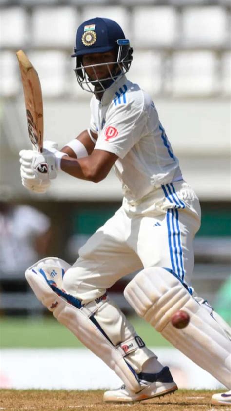 Ind Vs Eng पहले जडेजा अश्विन फिर यशस्वी ने मचाई तबाही जानें पहले दिन