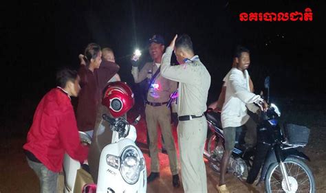 នគរបាលខេត្តកំពង់ឆ្នាំងចេញល្បាតចុះត្រួតពិនិត្យអាវុធគ្រឿងផ្ទុះ និងត្រួតពិនិត្យច្បាប់ចរាចរណ៍ពេលយប់