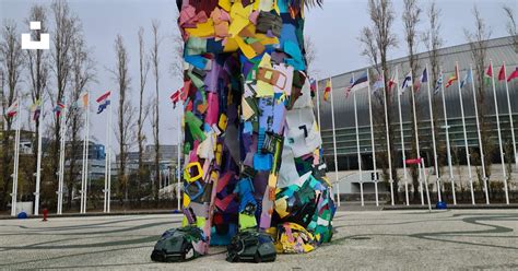 화려한 종이로 만든 고양이 조각 사진 Unsplash의 무료 리스본 이미지