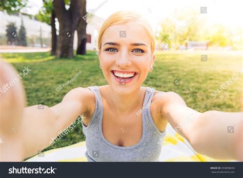 122740 Imagens De Pretty Girl Selfie Imagens Fotos Stock E Vetores