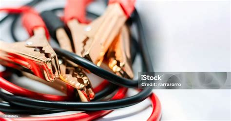 빨간색과 검은색 자동차 배터리 점퍼 케이블 을 클로즈업 케이블에 대한 스톡 사진 및 기타 이미지 케이블 배터리 전원