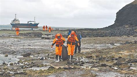 貨輪擱淺澎湖 燃油外洩染黑天堂路 地方新聞 中國時報