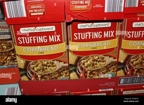 ALDI Chef S Cupboard STUFFING MIX In Boxes On A Shelf Stock Photo Alamy