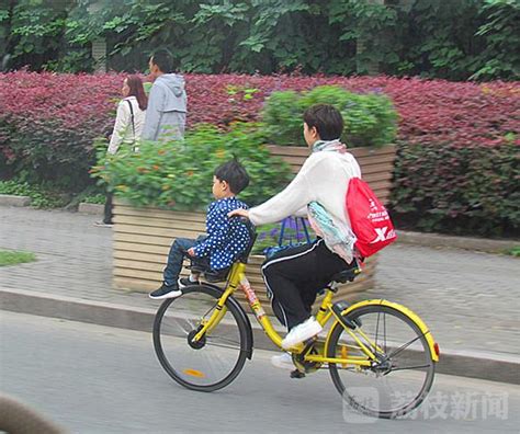 太任性！家长骑共享单车小孩坐车篓