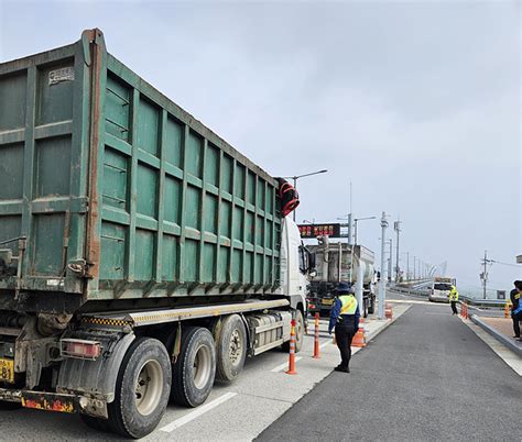 전남도도로 파손 주범 과적 차량 특별단속·캠페인 위키트리