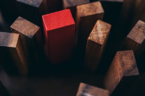 비즈니스 리더십 아이디어 컨셉 빨간 나무 블록 다른 갈색 블록에서 밖으로 서 가능성에 대한 스톡 사진 및 기타 이미지 가능성 갈색 개념 Istock