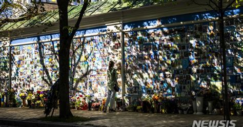 전사 군인 그리워하는 우크라이나 여성