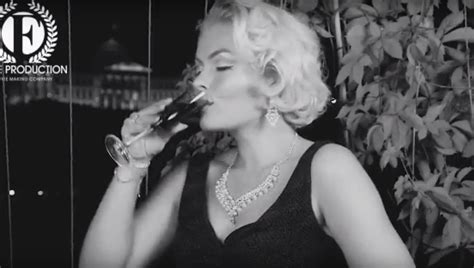 ქართველი მერლინ მონროს ვნებიანი მილოცვა გიორგი მარგველაშვილს 04 09 2017 ს Sputnik საქართველო