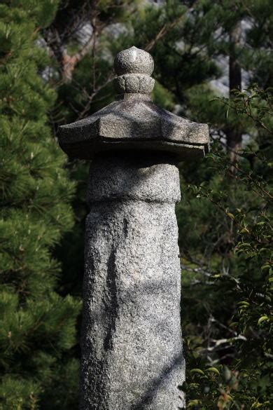 清涼寺 せいりょうじ両面石仏八面石幢