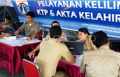 Pelayanan Ktp Keliling Antara Foto