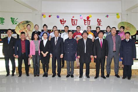 ХЯТАД ХЭЛНИЙ СУРГАЛТЫН ТӨВИЙГ БАЙГУУЛАХААР БОЛЛОО