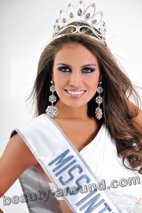 Top 15 Beautiful Bolivian Women Photo Gallery