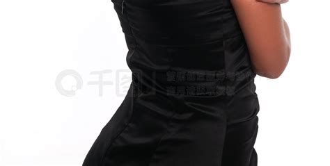 金发女郎高清图片穿着黑色紧身连衣裙的漂亮年轻金发女郎人像图片免费下载格式2848像素编号42204702 千图网