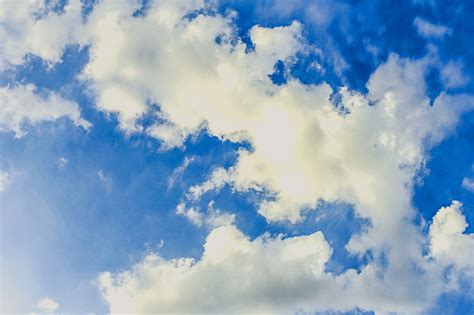 무료 이미지 하늘 푸른 화이트 자연 날씨 색깔 선명한 아름다움 배경 천국 아름다운 모호한 여름 공기 구름 일 클라우드 스케이프 적운 햇빛