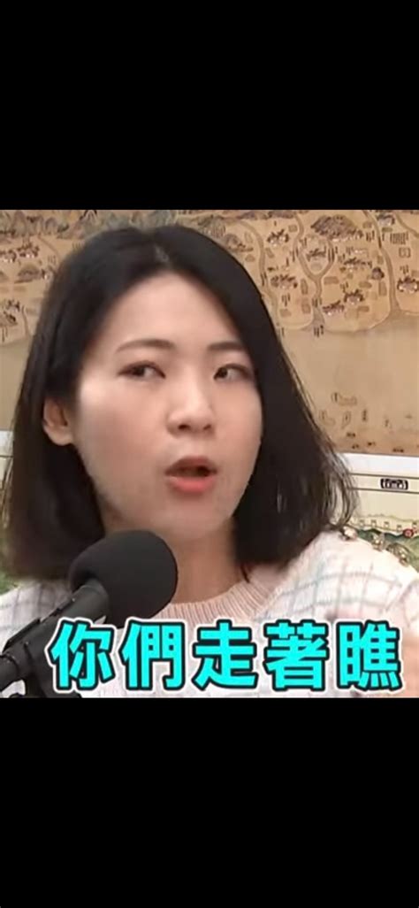 松信選擇國民黨的選民，你們真的應該感到羞愧， 你們送進立法院的那個，正在努力出賣你們！ 而你們不要的這個，正在努力保護你們！ 我們都期待著