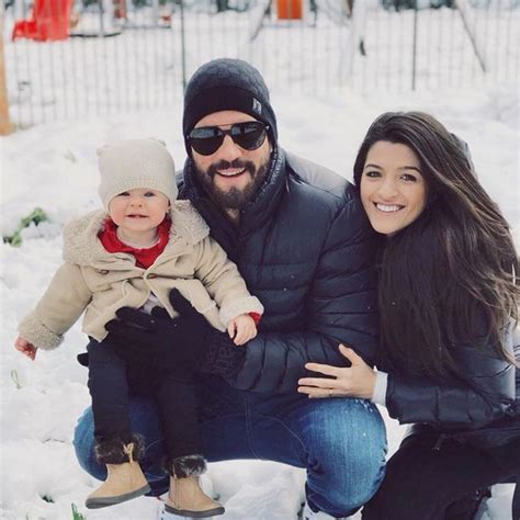 Sisi Kebapakan Kiper Brasil Yang Disebut Mirip Chris Hemsworth Foto 1