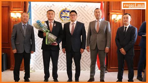 ЭРЧИМ ХҮЧНИЙ САЛБАРЫН АЖИЛЧДАД ТӨРИЙН ДЭЭД ОДОН МЕДАЛЬ ГАРДУУЛАВ