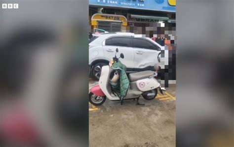 등굣길 12명 덮친 Suv 운전자 끌어내려 퍽퍽중국서 벌어진 일