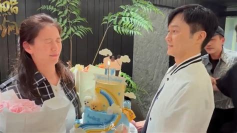 At The 51 Year Old Birthday Of Yuan Yongyi Zhang Zhilin Looked At His Wife And Looked At His