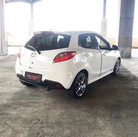 NEW MAZDA 2 R 2013 A T MobilBekas